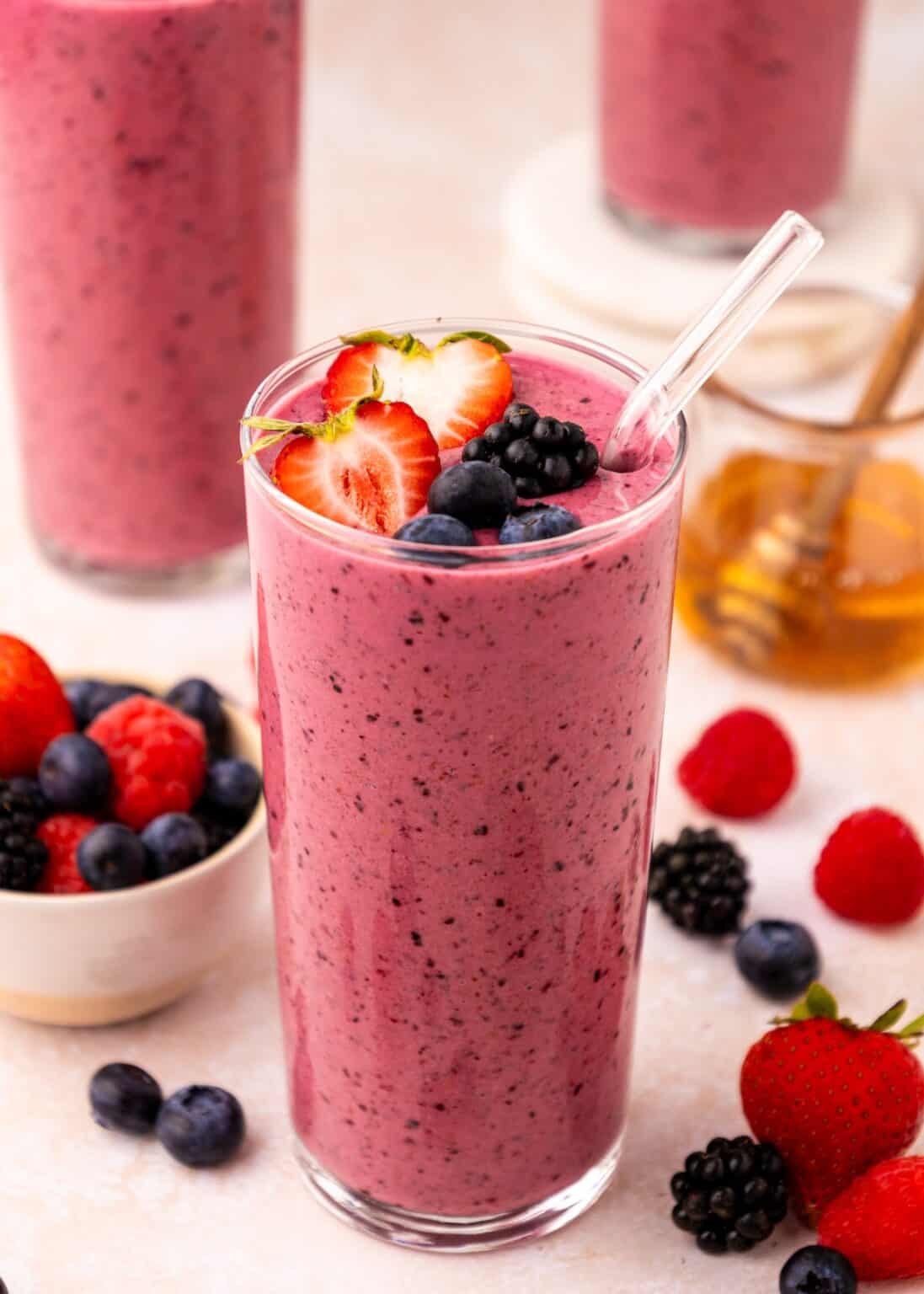 Berry Kefir Smoothie | Living Chirpy