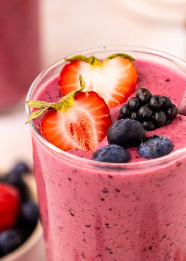 Berry Kefir Smoothie | Living Chirpy